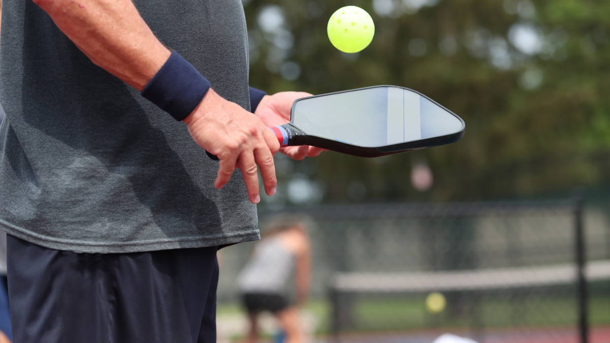 Mastering the Pickleball Serve: Techniques and Tricks — Pickleball Pros ...